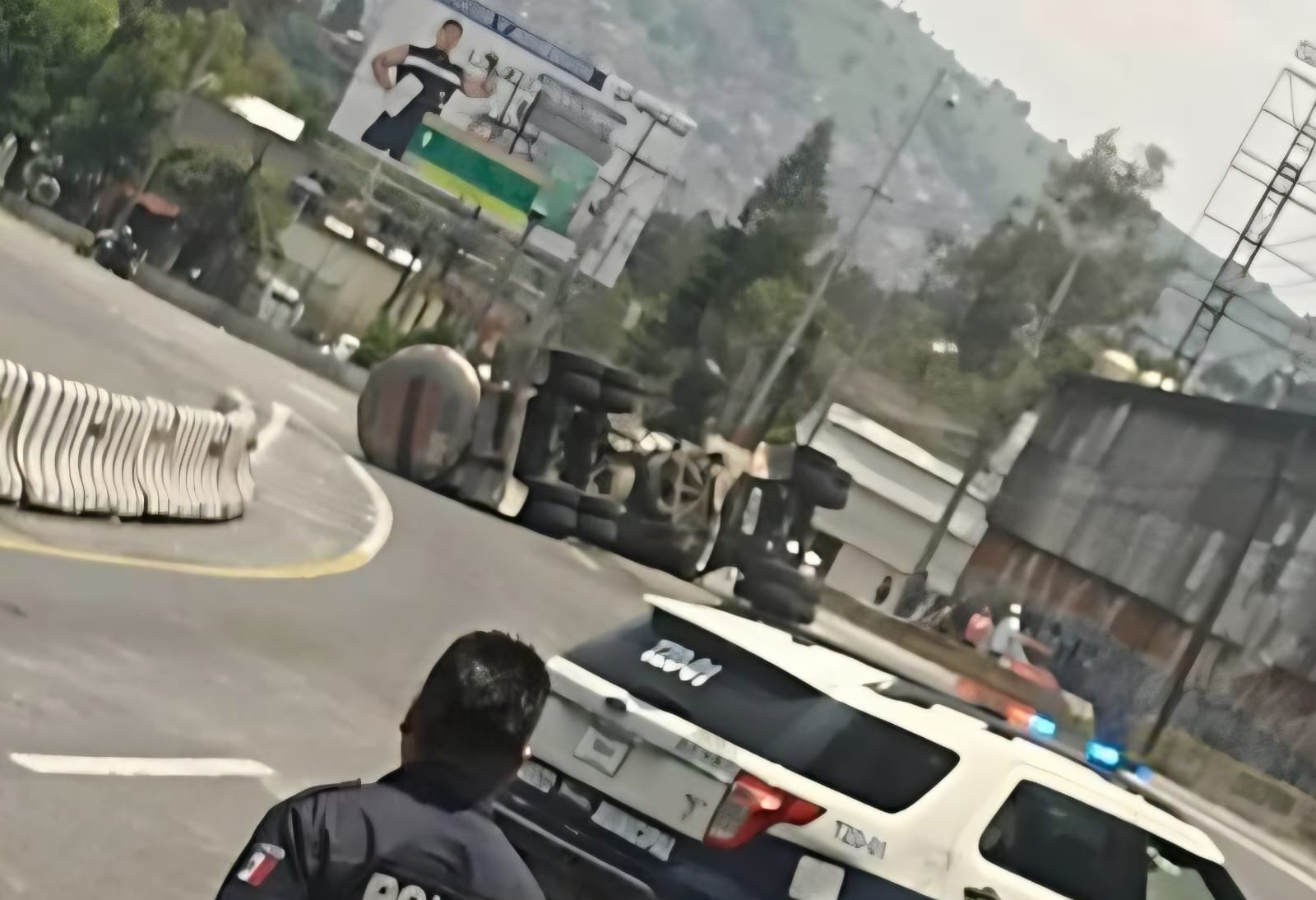 Cierre total de la autopista México-Pachuca por volcadura de pipa - Diario Evolución